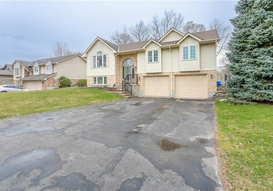 45 Village Gate Crescent, Dorchester