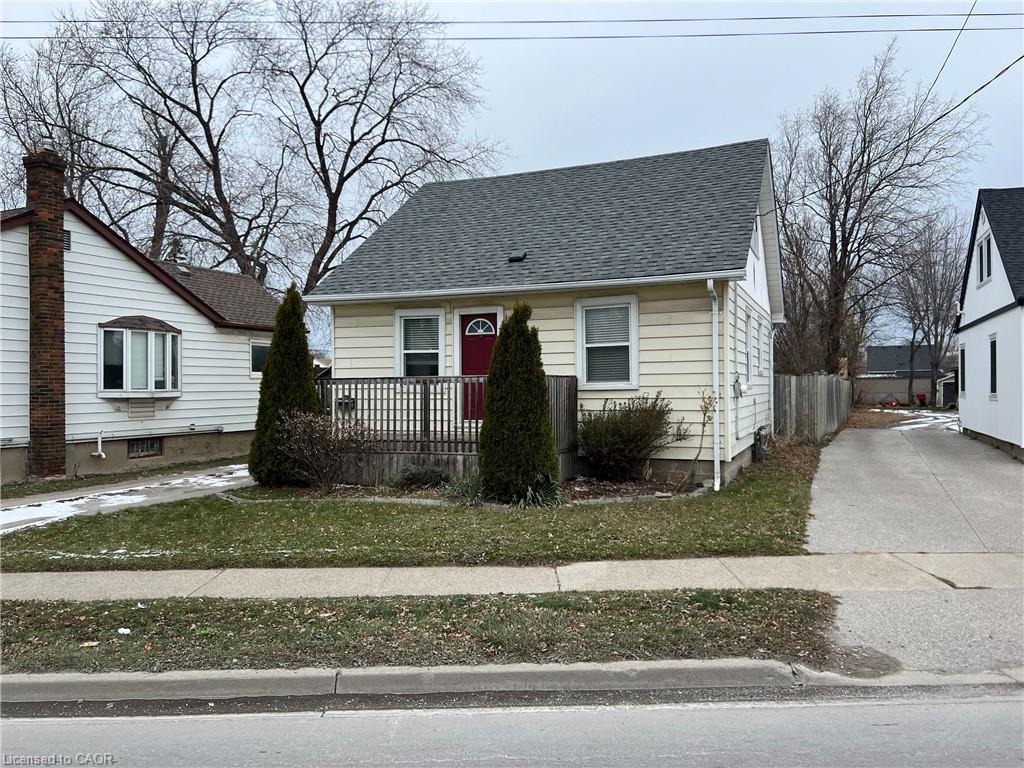 8 Cameron Road, St. Catharines